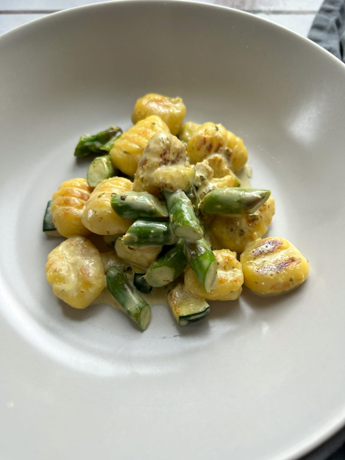 Gnocchi mit Spargel in Pesto – Räuberküche